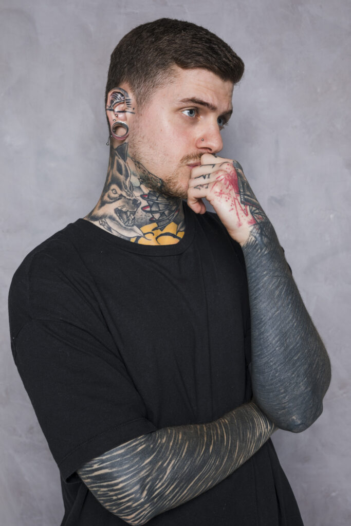 Conheça os principais sintomas de tatuagem inflamada